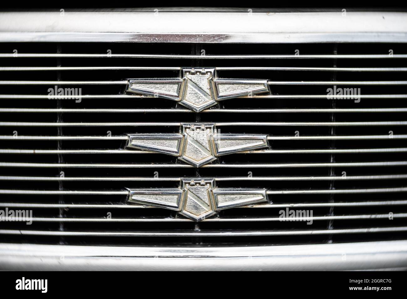 Antique chrysler emblem hi-res stock photography and images - Alamy