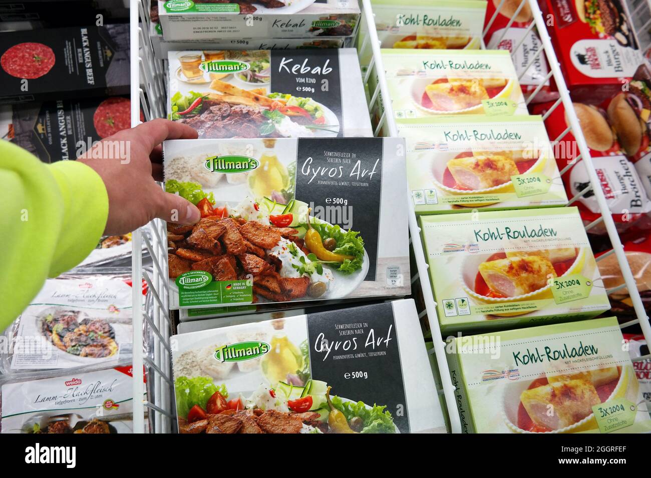 Frozen food in a supermarket Stock Photo - Alamy