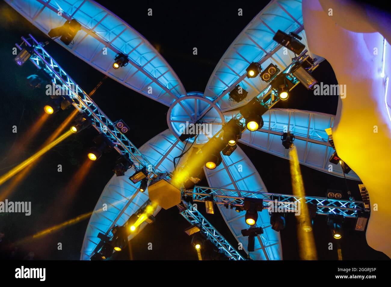 Party smoke hi-res stock photography and images - Alamy