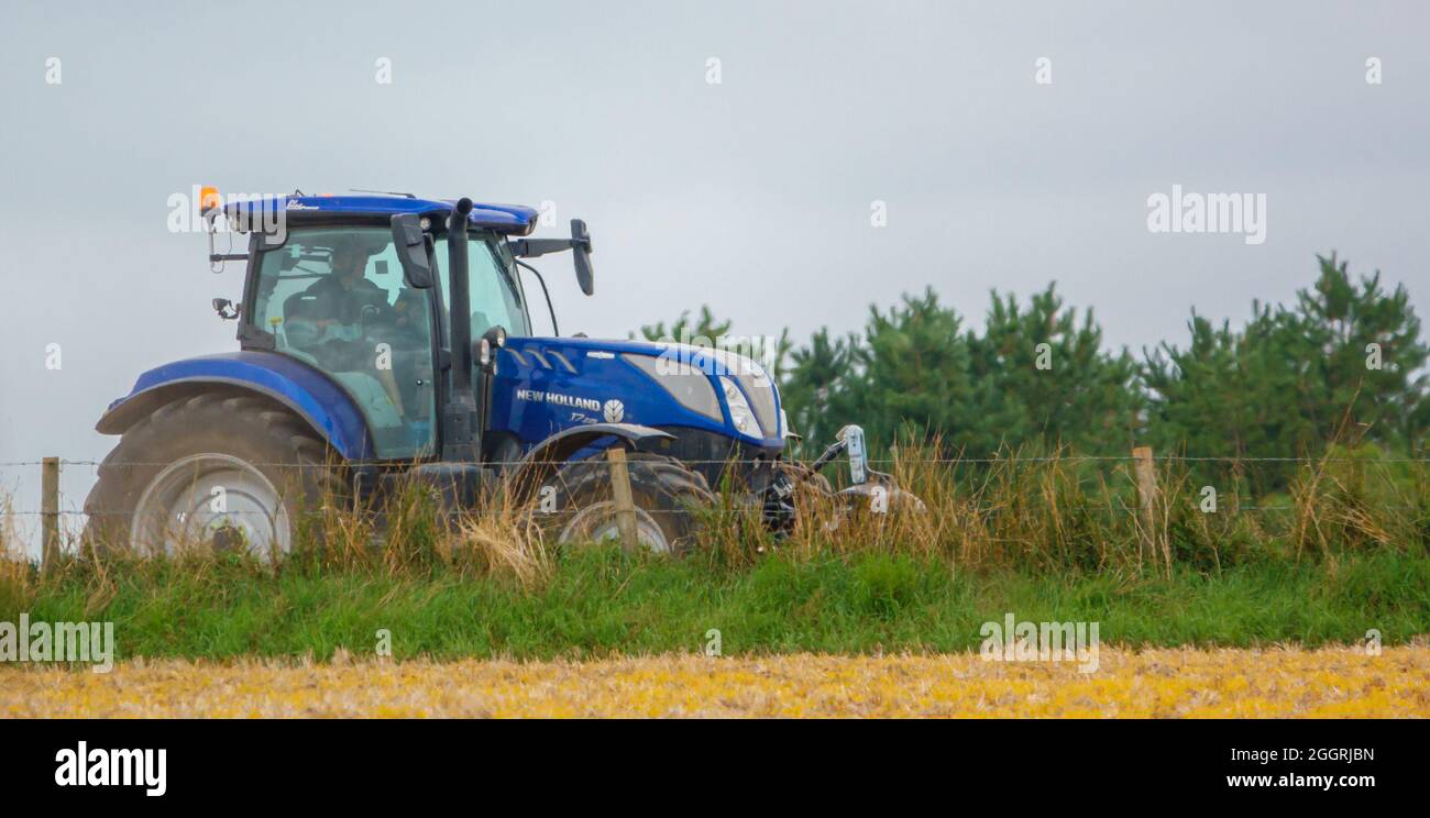 New Holland T7 225 tractor in action Stock Photo - Alamy