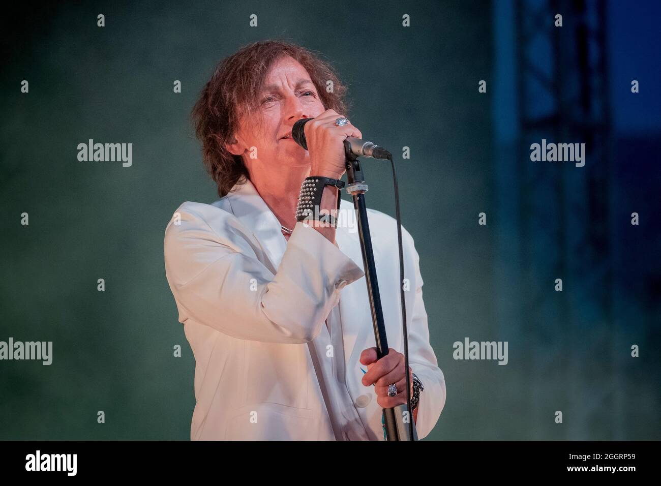 Canta cantante canta voce cantante hi-res stock photography and images ...