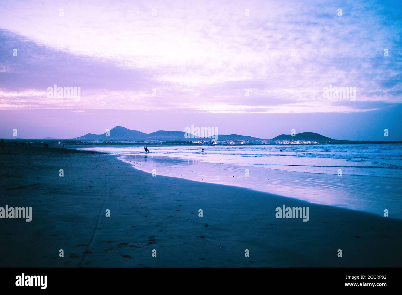 People enjoying scenic sunset on the beach Stock Photo - Alamy