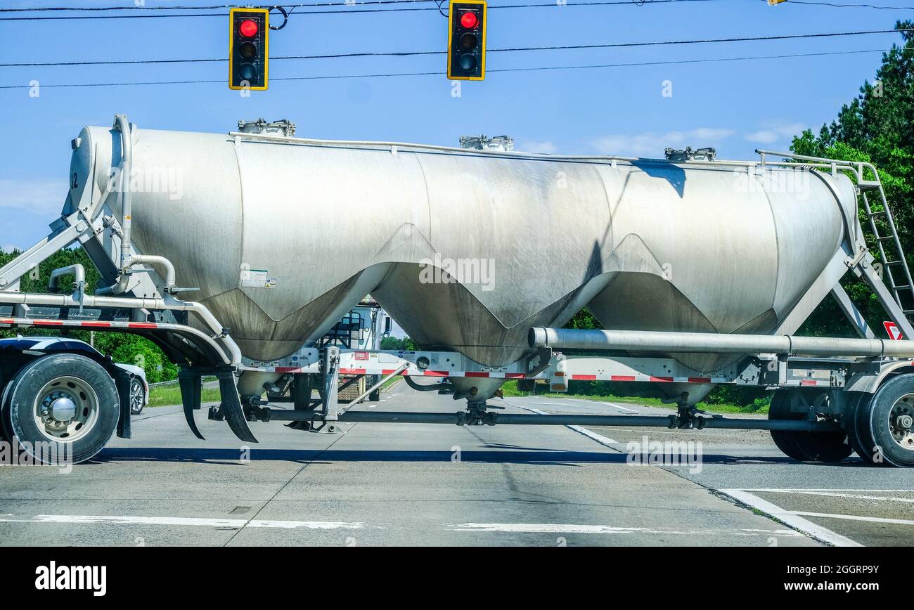 Liquid cargo truck hi-res stock photography and images - Alamy