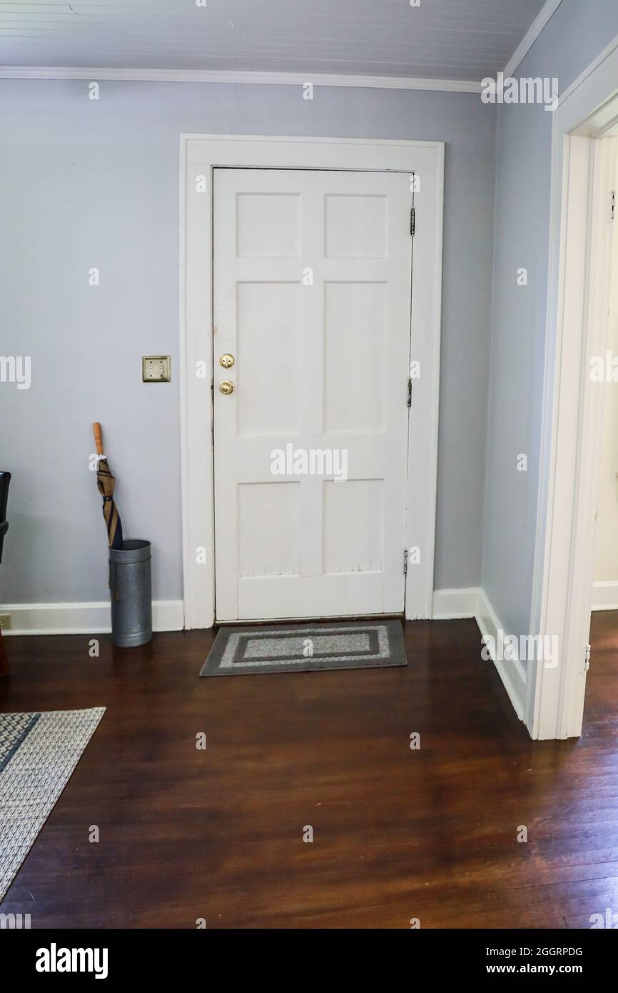 Front dointerior hi-res stock photography and images - Alamy