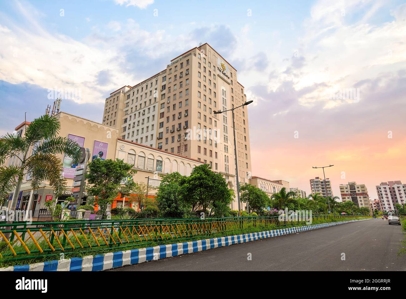 High rise building commercial town town houses hi-res stock photography ...