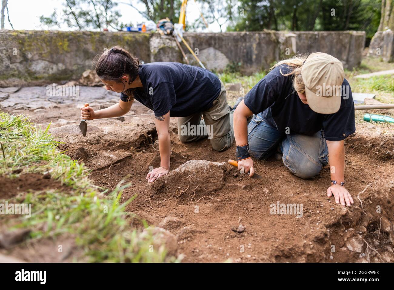 Artefacts dig hi-res stock photography and images - Alamy