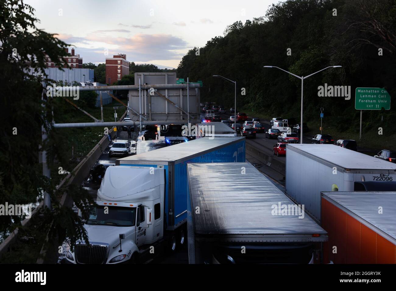 Major deegan expressway hi-res stock photography and images - Alamy