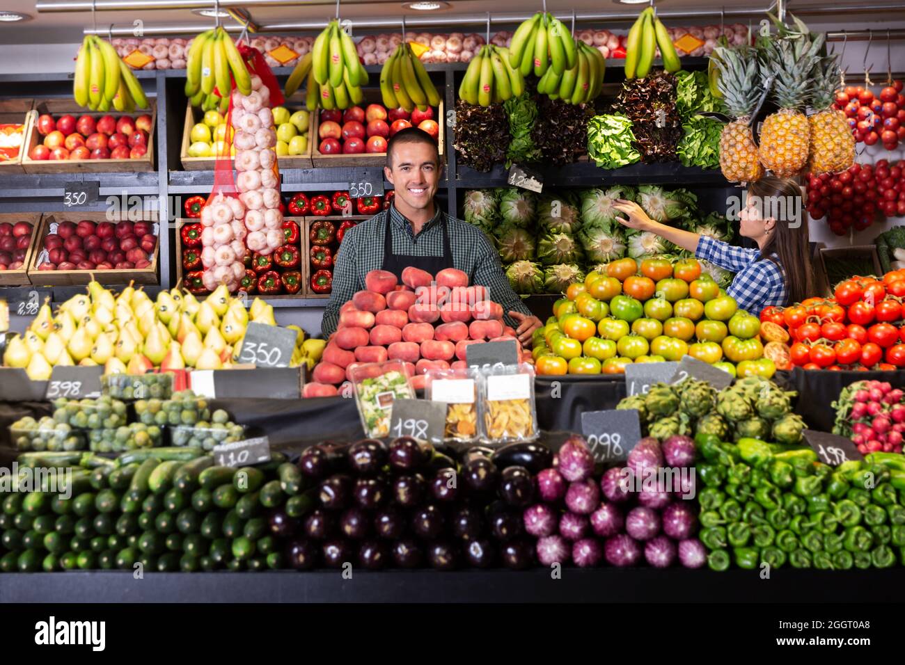 Man selling fruits and vegetables Stock Photo - Alamy