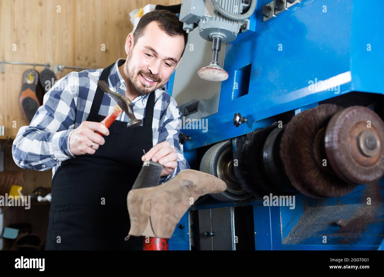 Fixing shoes hi-res stock photography and images - Alamy