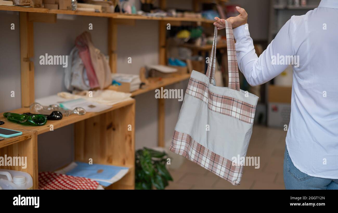 Friendly store hi-res stock photography and images - Alamy