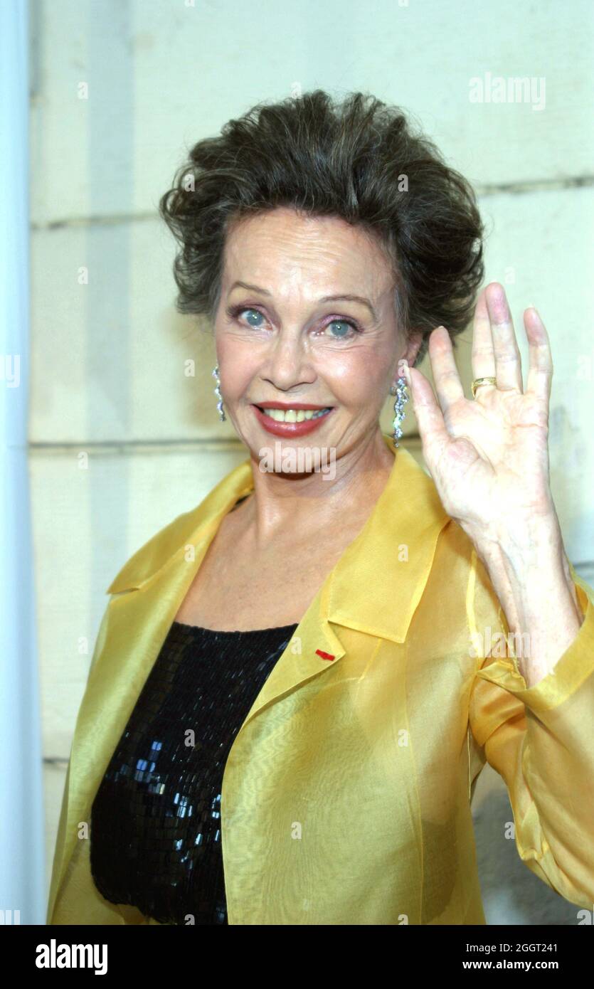Leslie Caron 07/29/03 LE DIVORCE at Mann's Festival Theatre, Westwood ...
