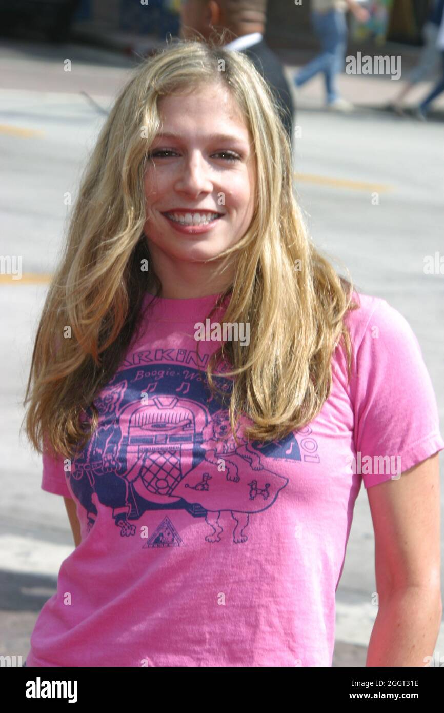 Shoshannah Stern 10/04/03 GOOD BOY! at Mann Village Theatre, Westwood ...