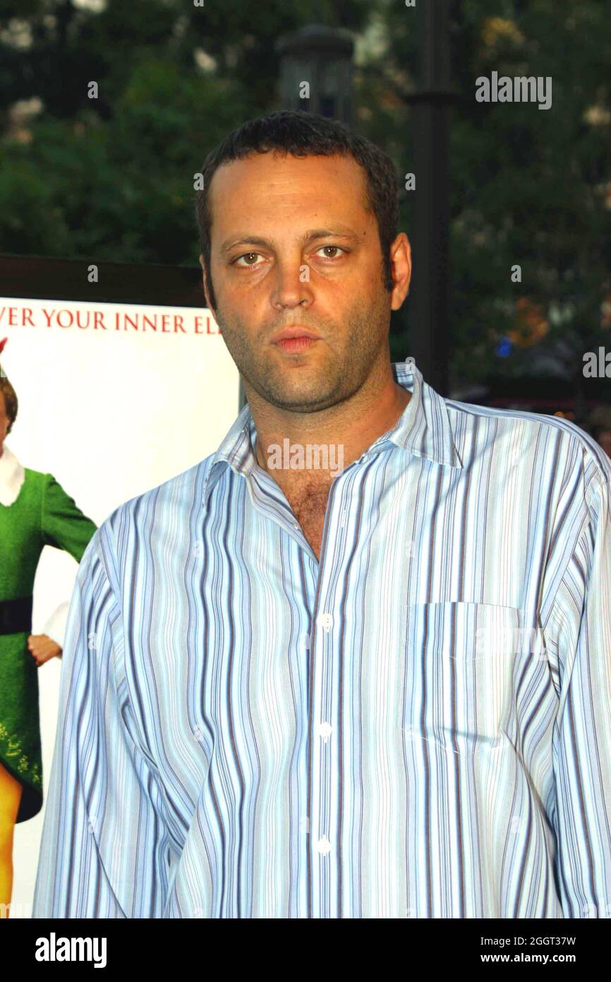 Vince Vaughn 10/26/03 "Elf" Special Screening at The Grove, Hollywood ...