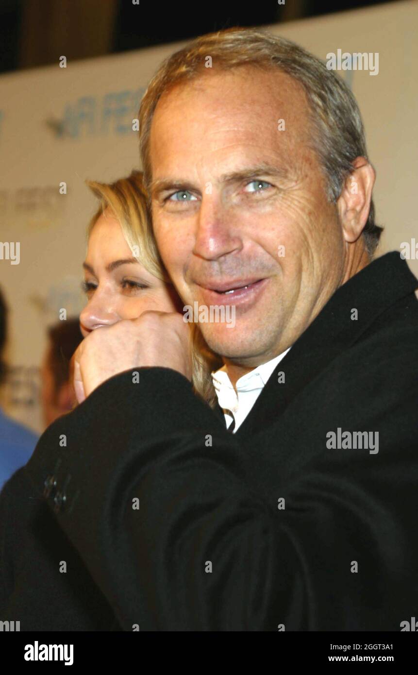 Kevin Costner 11/06/03 CALENDER GIRLS at Cinerama Dome Theater ...