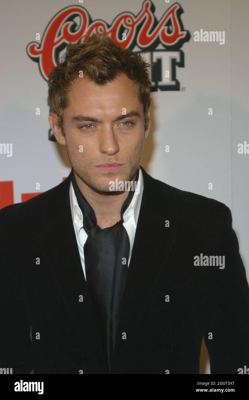 Jude law theatre hi-res stock photography and images - Alamy