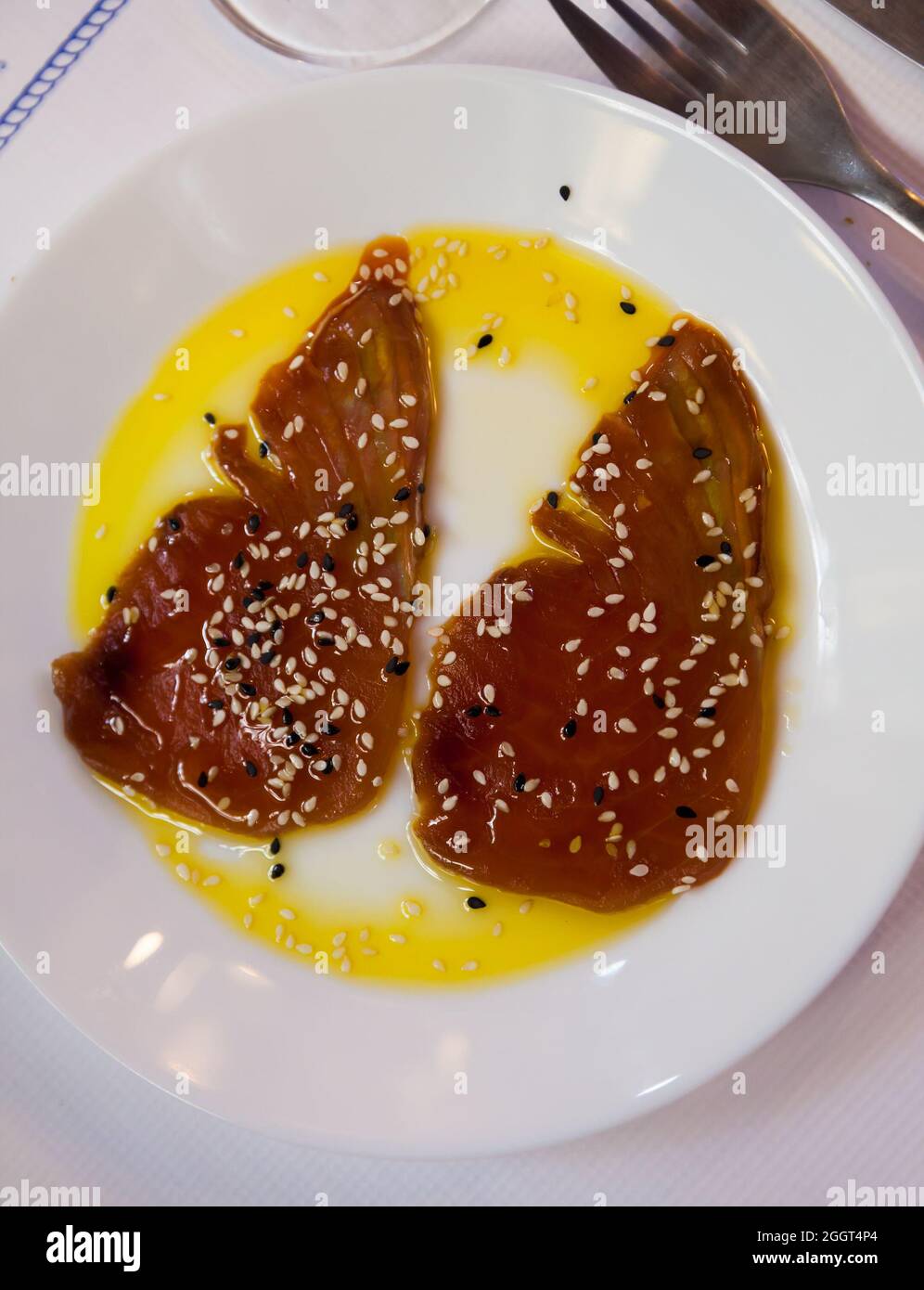 Top view of raw red tuna de Almadraba Stock Photo - Alamy