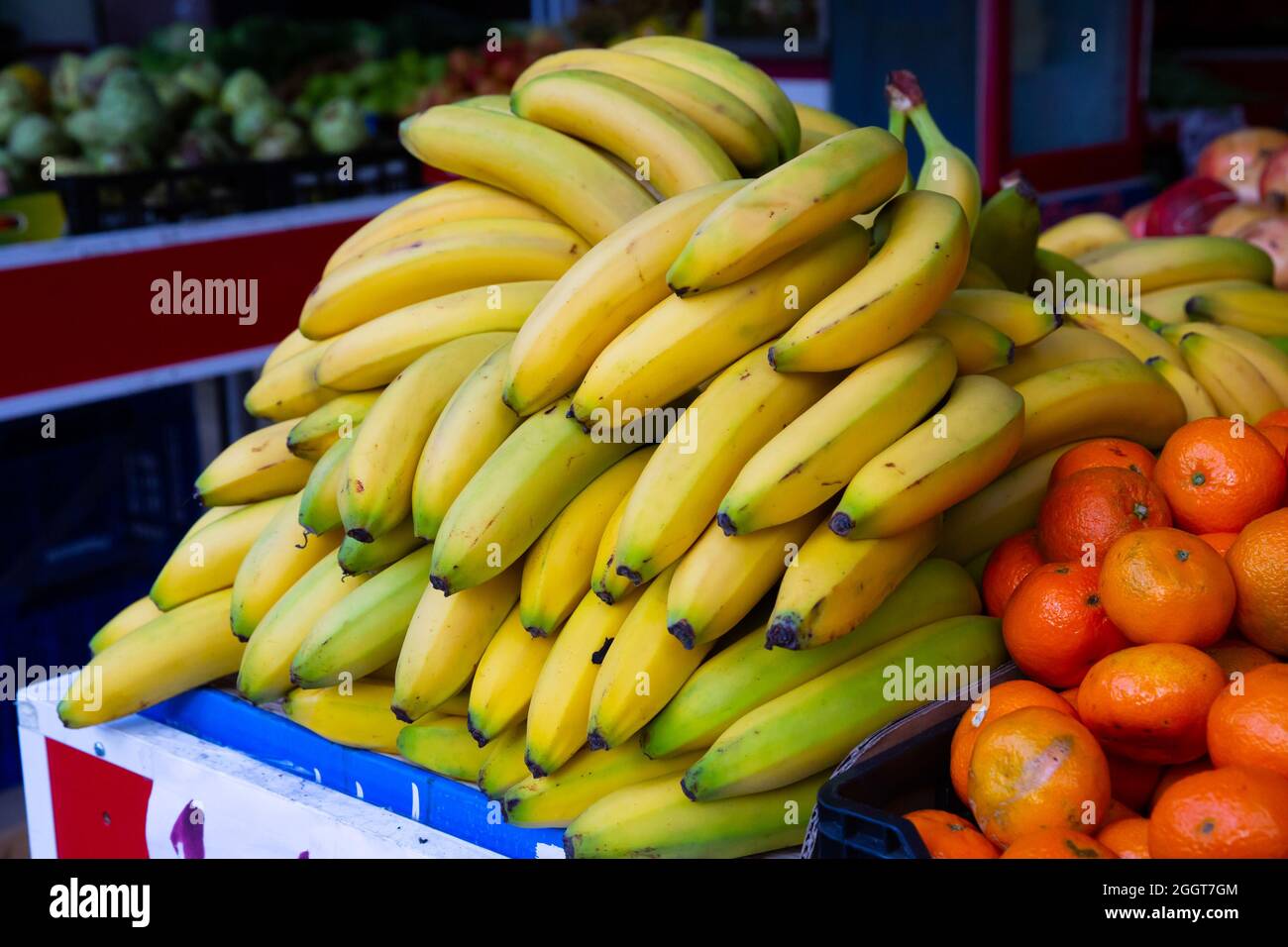 Fresh bananas on the counter in supermarket, nobody Stock Photo - Alamy