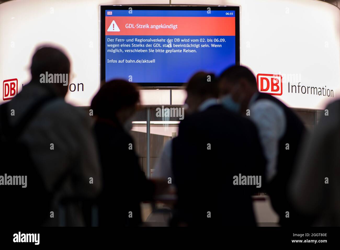 Display board deutsche bahn train hi-res stock photography and images ...