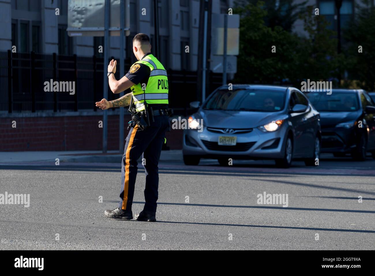 Police officer directing traffic hi-res stock photography and images - Alamy