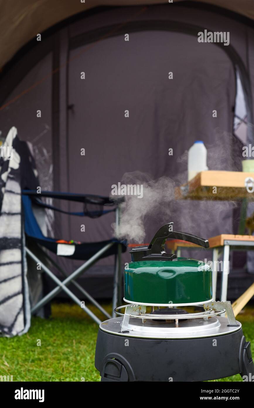 Boiling water on stove on holiday hi-res stock photography and images ...
