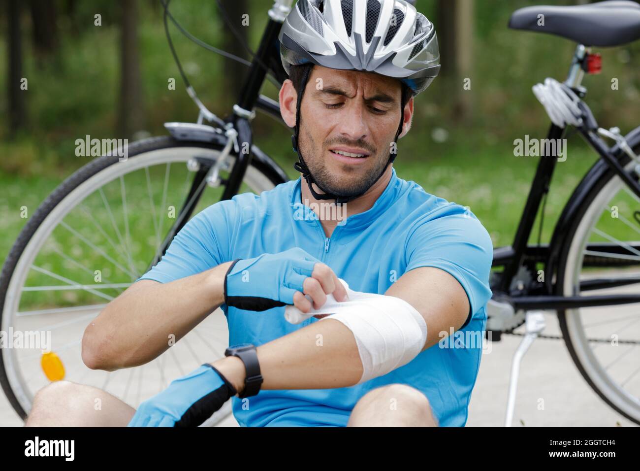 Injured hand bike hi-res stock photography and images - Alamy