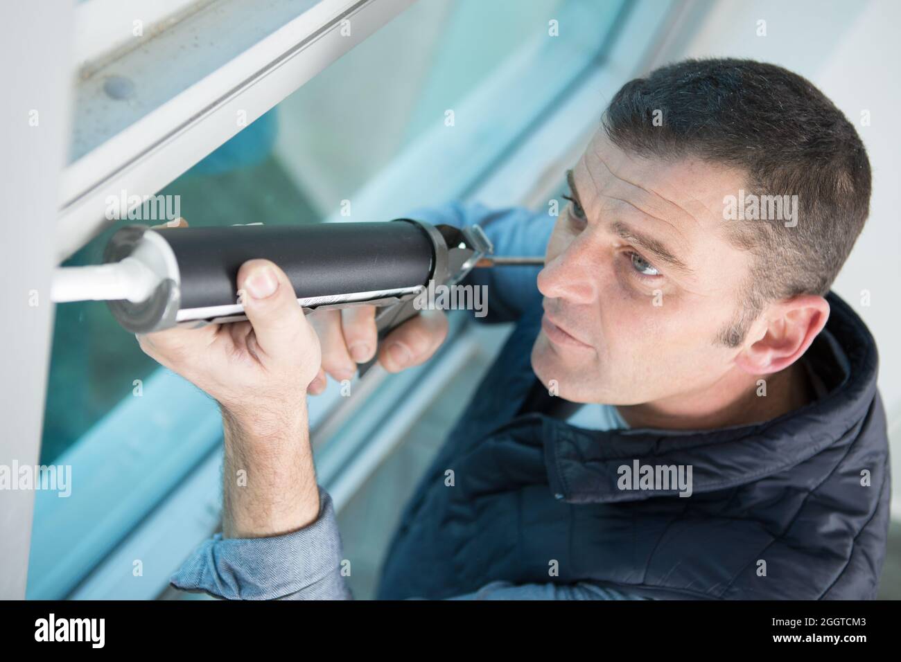 Applying silicone sealant caulking gun hi-res stock photography and ...