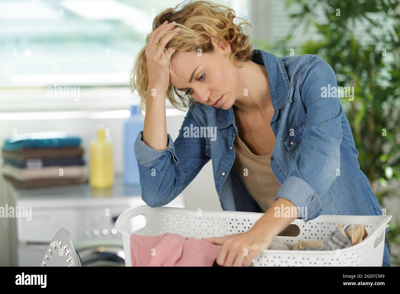 Woman housework sadness hi-res stock photography and images - Alamy