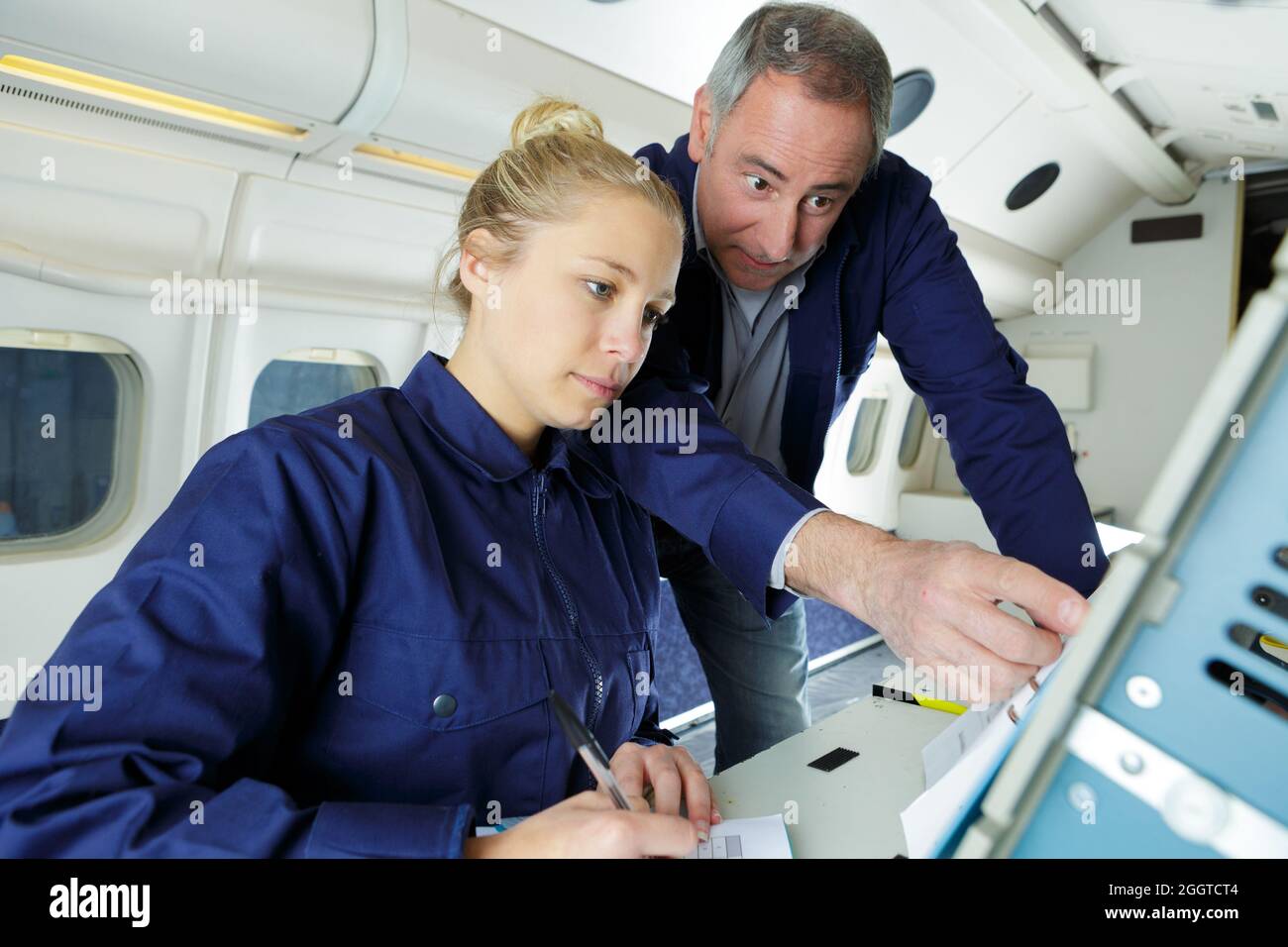 airplane service crew repairing plane Stock Photo - Alamy