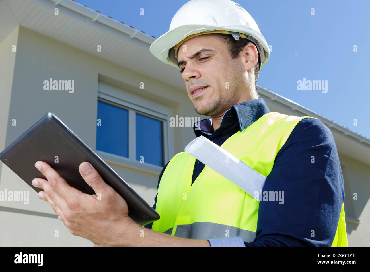 Portrait modern builder clipboard hi-res stock photography and images ...