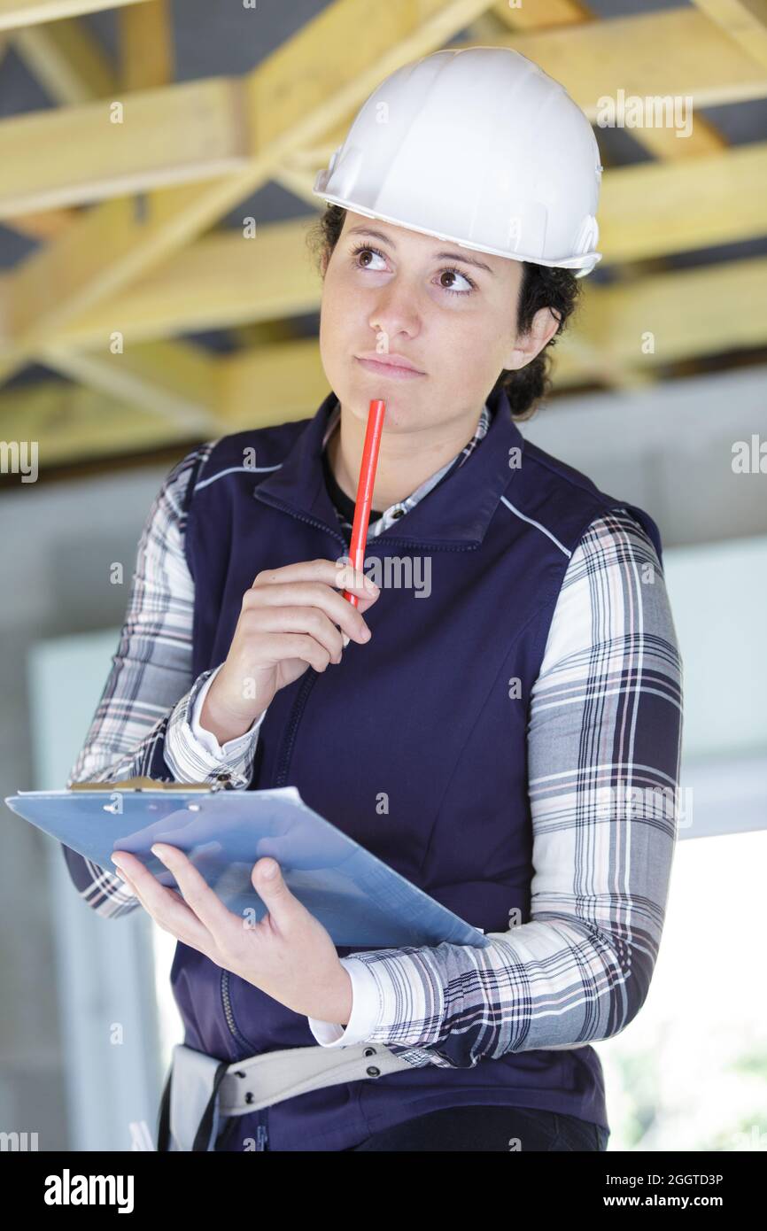 Carpenter writing clipboard notepad hi-res stock photography and images ...