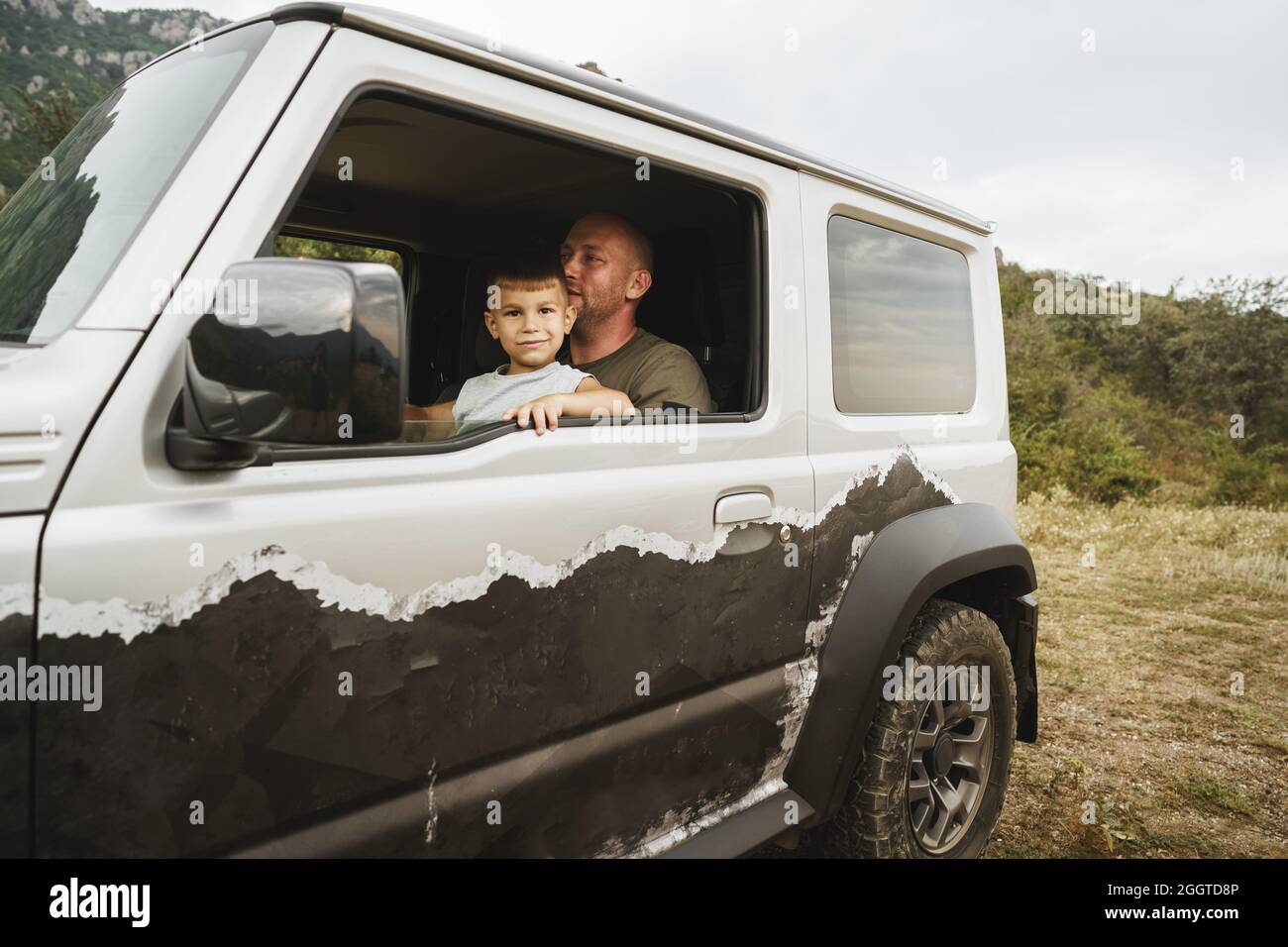 Father teaches little son to drive on road trip Stock Photo - Alamy