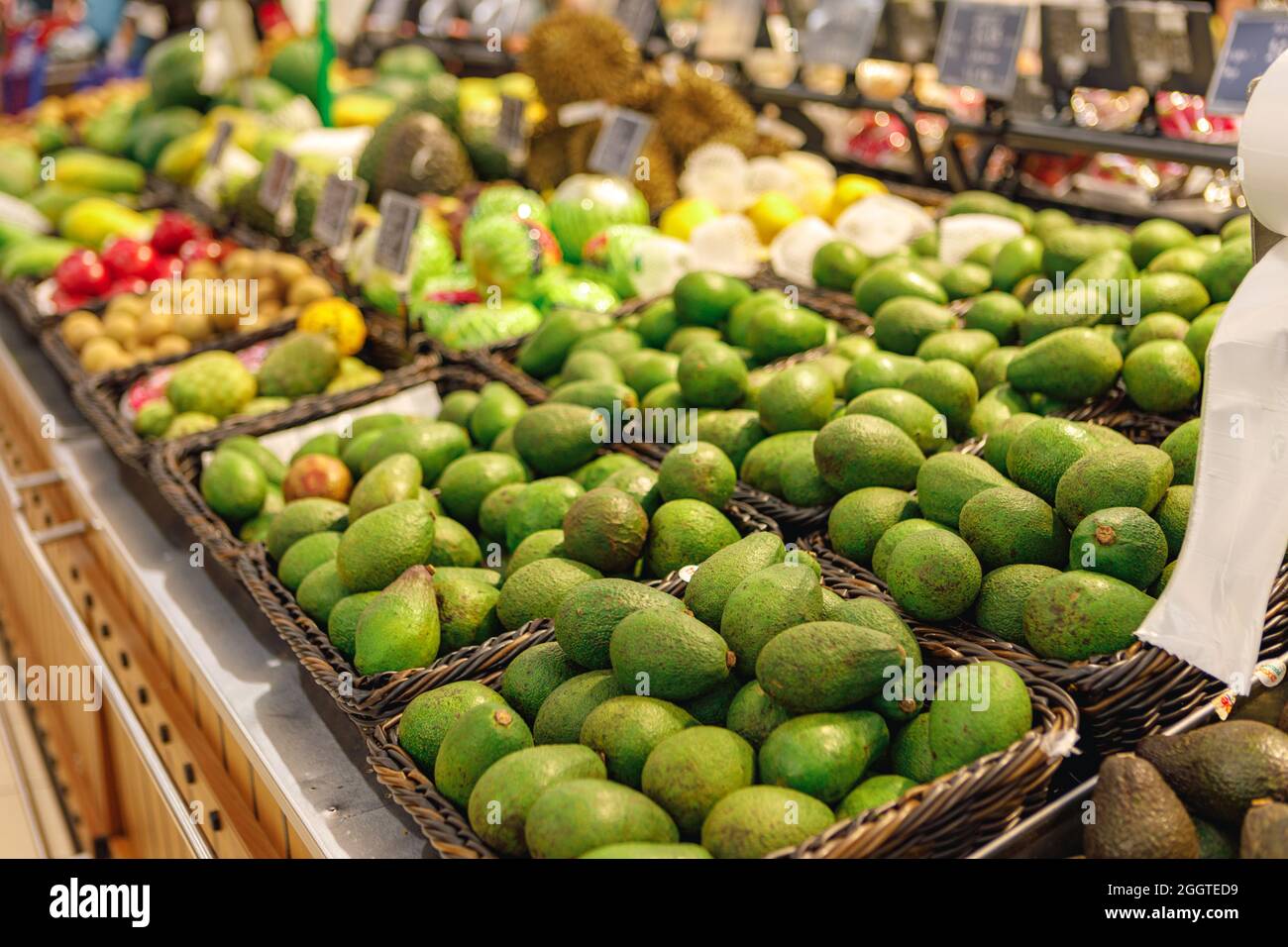 Supermarket avocados hi-res stock photography and images - Alamy