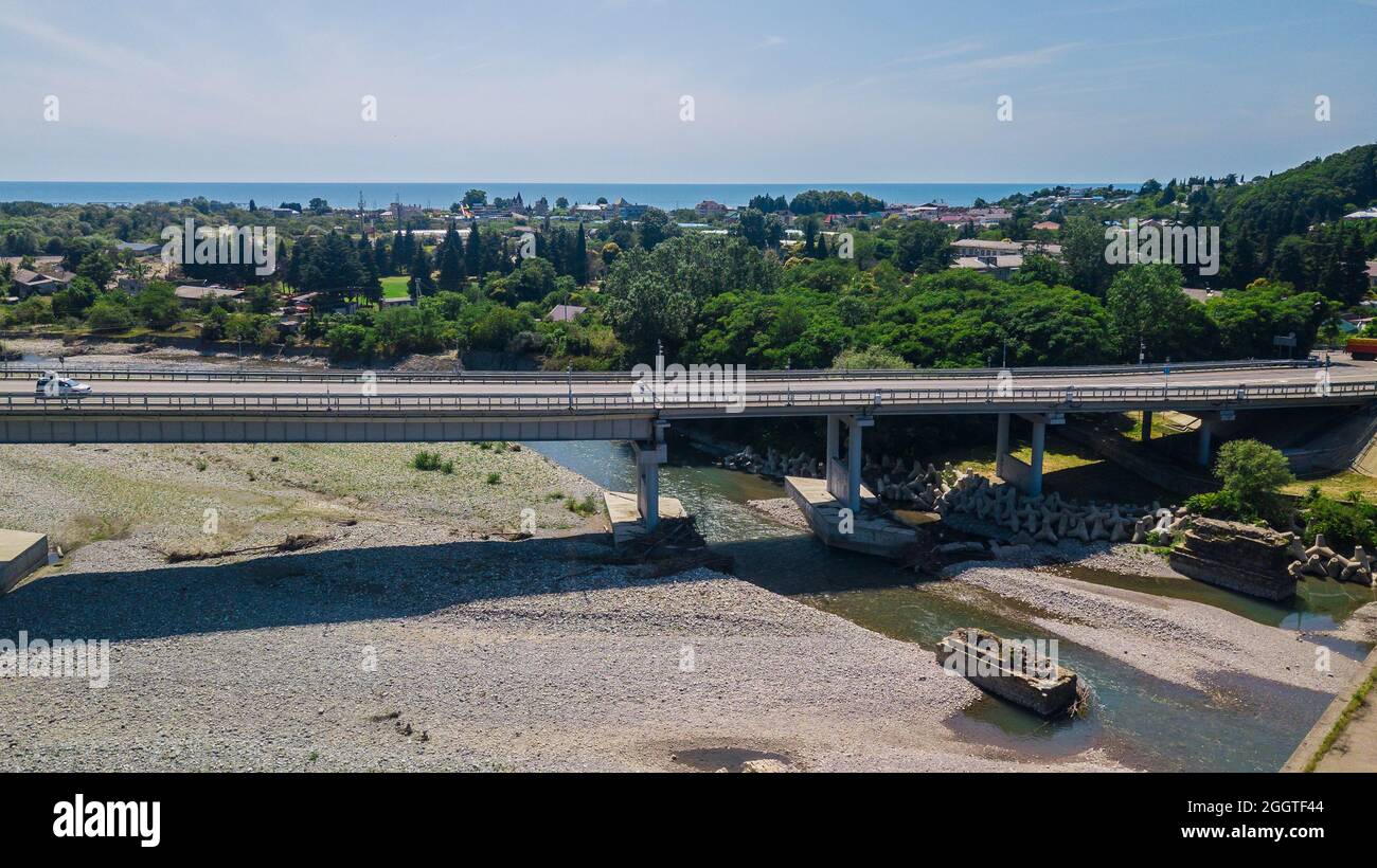 4k aerial view overhead bridge hi-res stock photography and images - Alamy