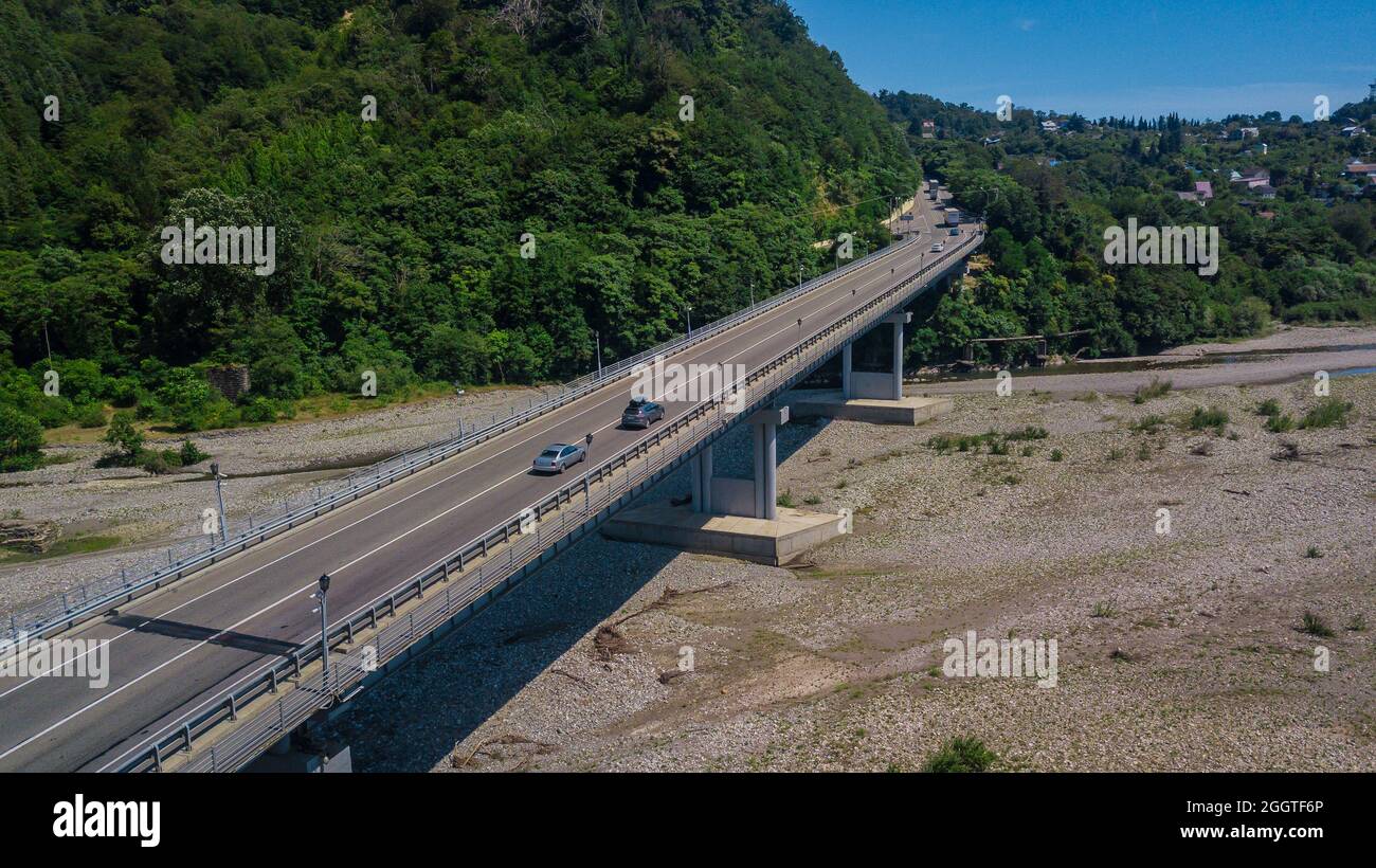 4k aerial view overhead bridge hi-res stock photography and images - Alamy