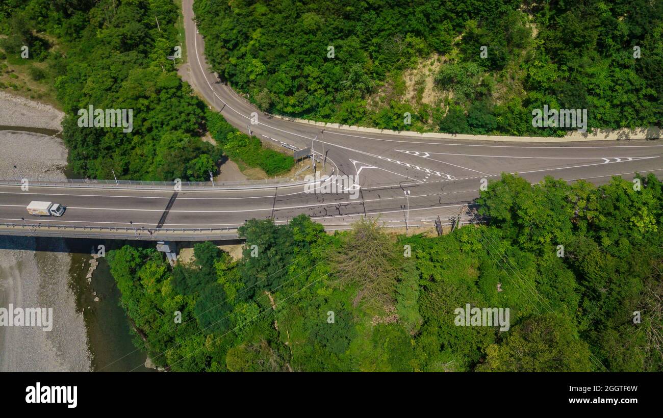 4k aerial view overhead bridge hi-res stock photography and images - Alamy