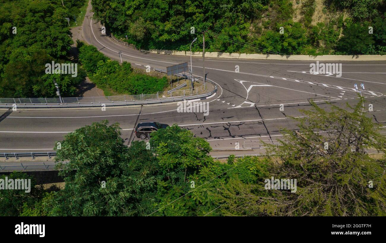 4k aerial view overhead bridge hi-res stock photography and images - Alamy
