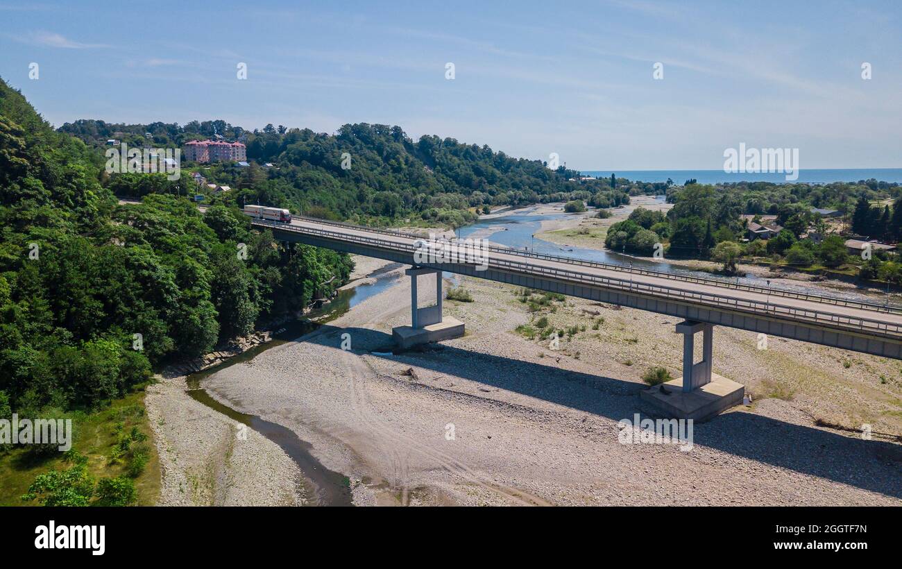 4k aerial view overhead bridge hi-res stock photography and images - Alamy