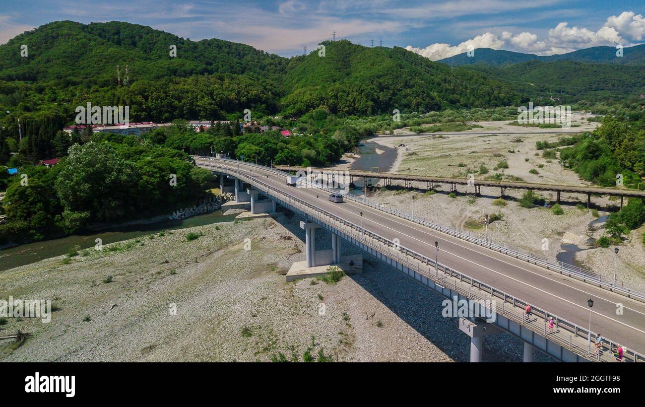 4k aerial view overhead bridge hi-res stock photography and images - Alamy