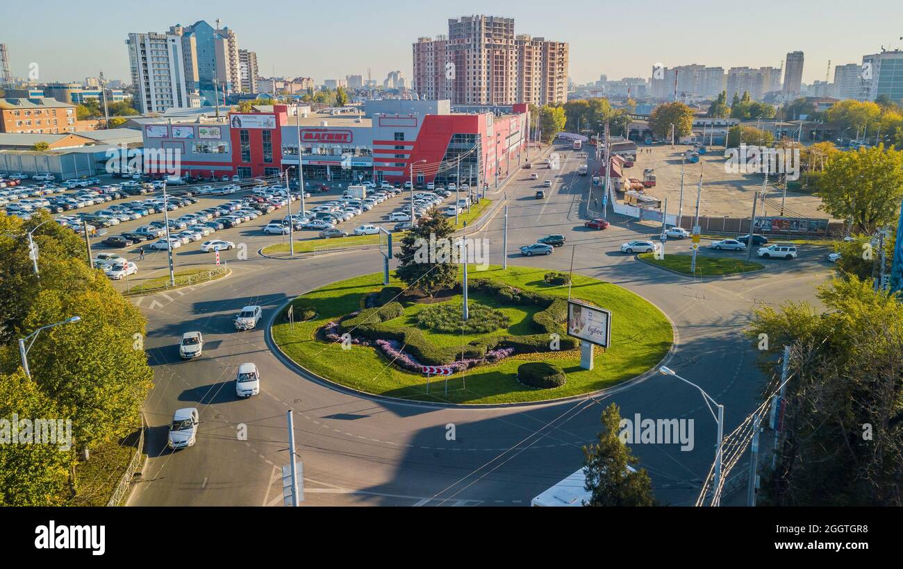 Overhead drone shot of beautiful park and busy roundabout Stock Photo ...