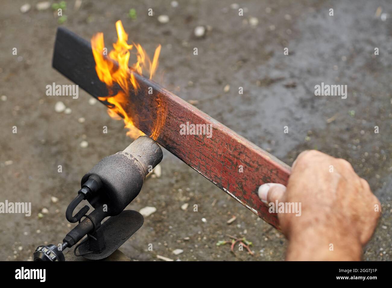 Man using blowtorch hi-res stock photography and images - Alamy
