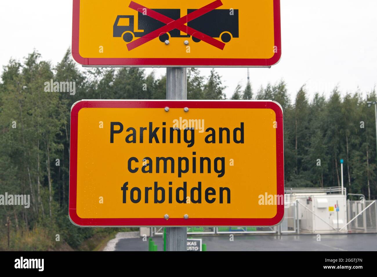 Sign no camping restriction hi-res stock photography and images - Alamy
