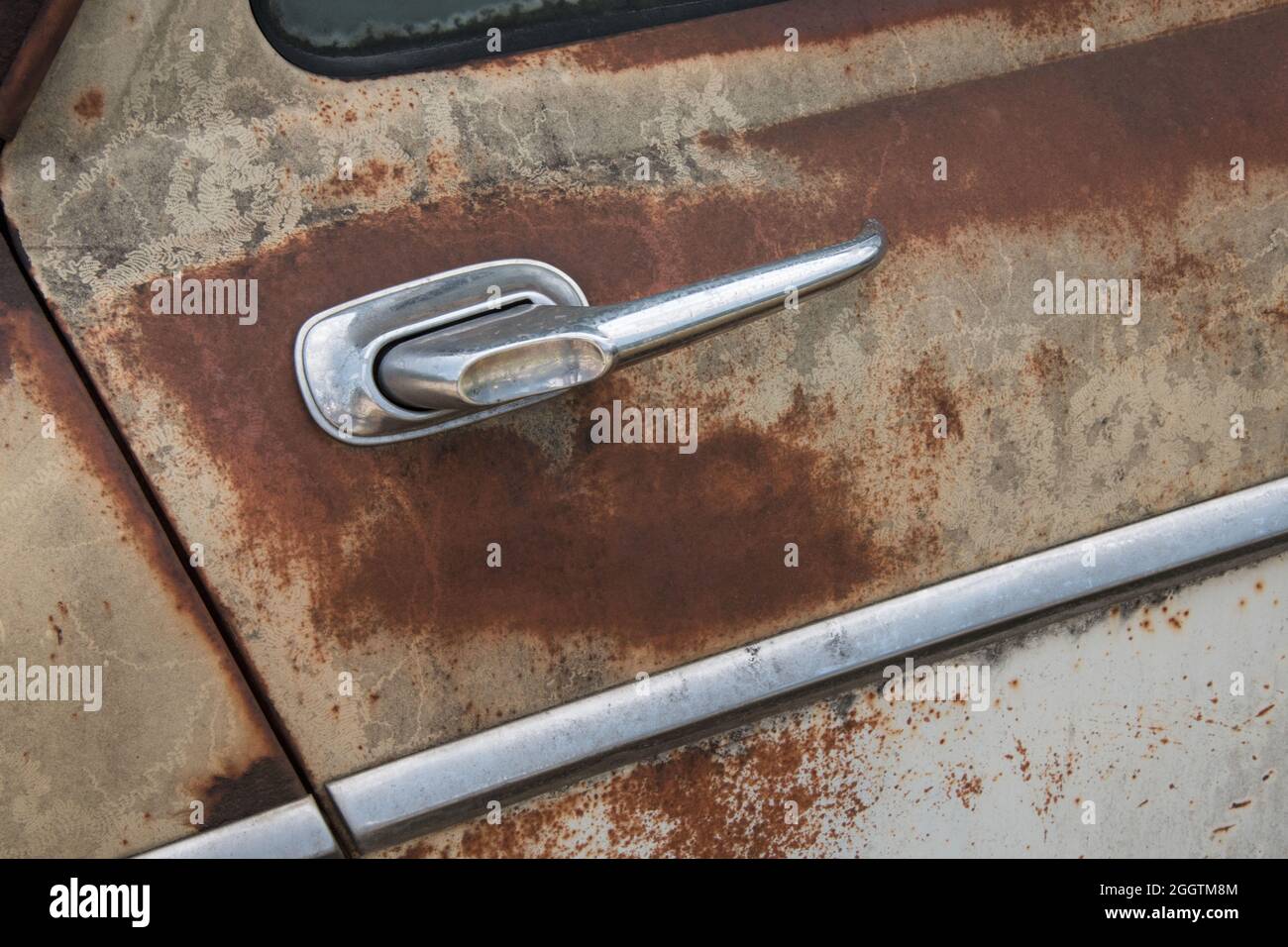 Door buckle of an old rusty car Stock Photo - Alamy