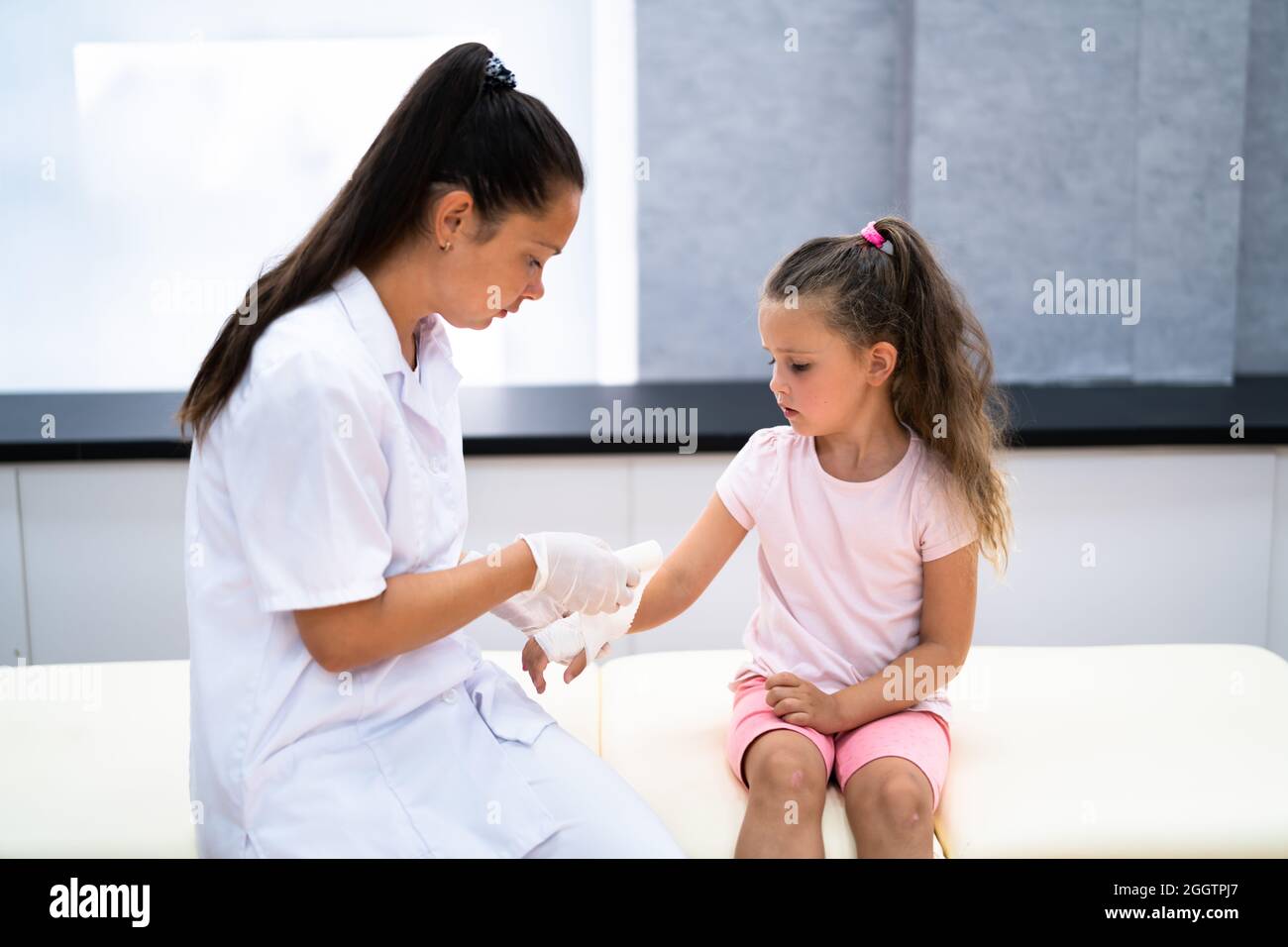 Arm Wound And Fractures. Nurse Doctor Child Treatment In Hospital Stock ...