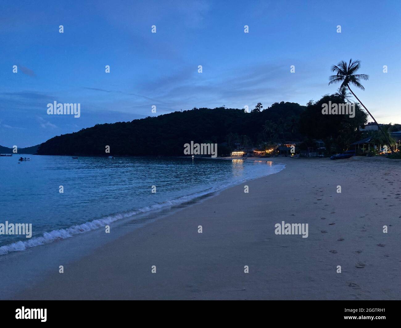 Ao Yon, Thailand. 28th Aug, 2021. Empty beach in the south of Phuket ...