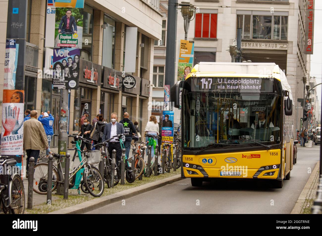 147 bus hi-res stock photography and images - Alamy