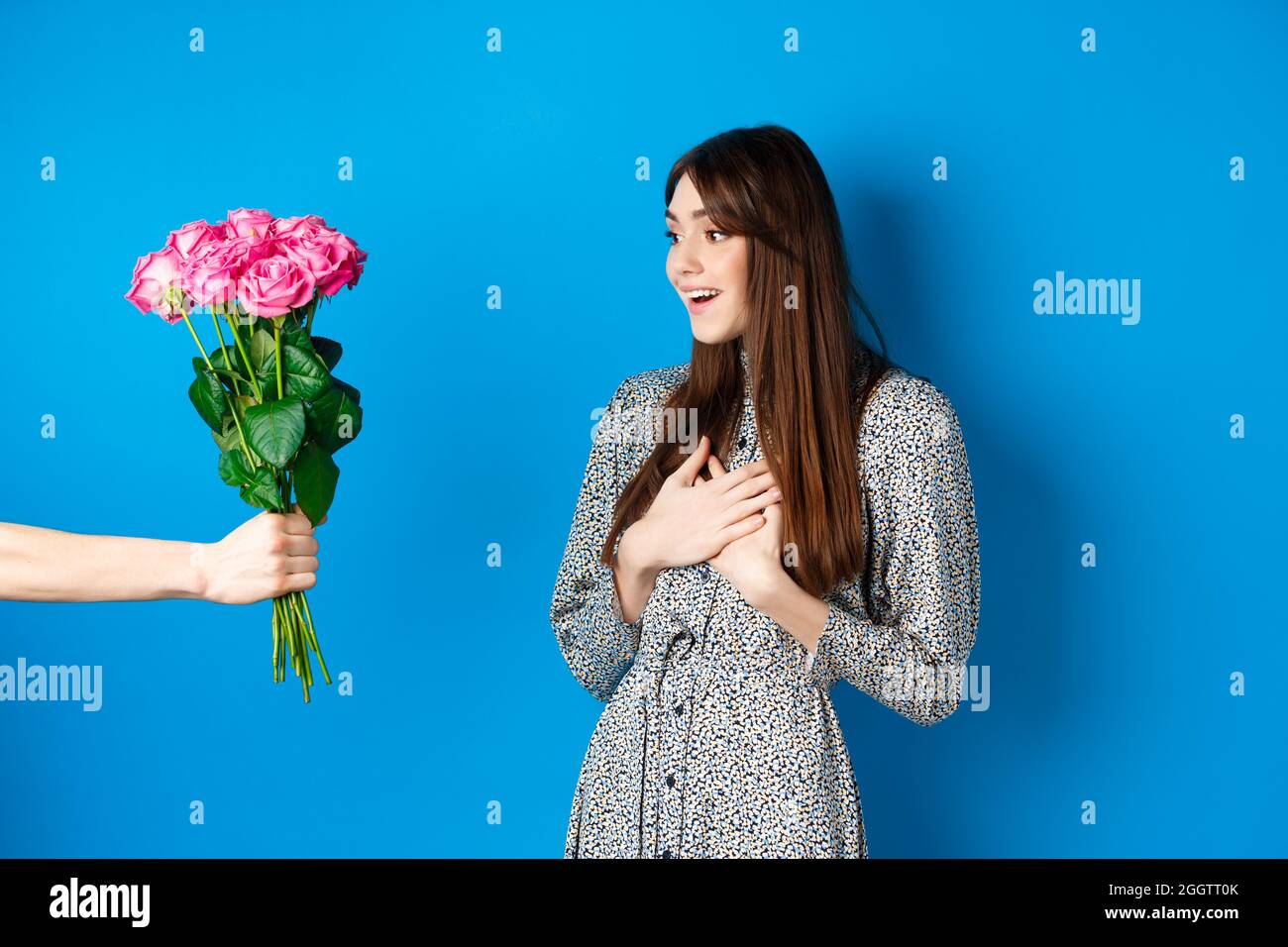 Valentines day concept. Image of surprised beautiful girl looking at ...