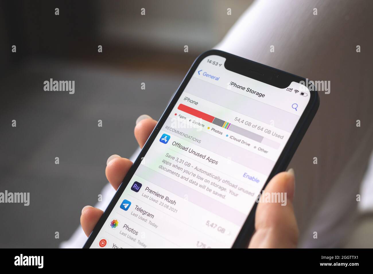 Iphone 12 apps hi-res stock photography and images - Alamy