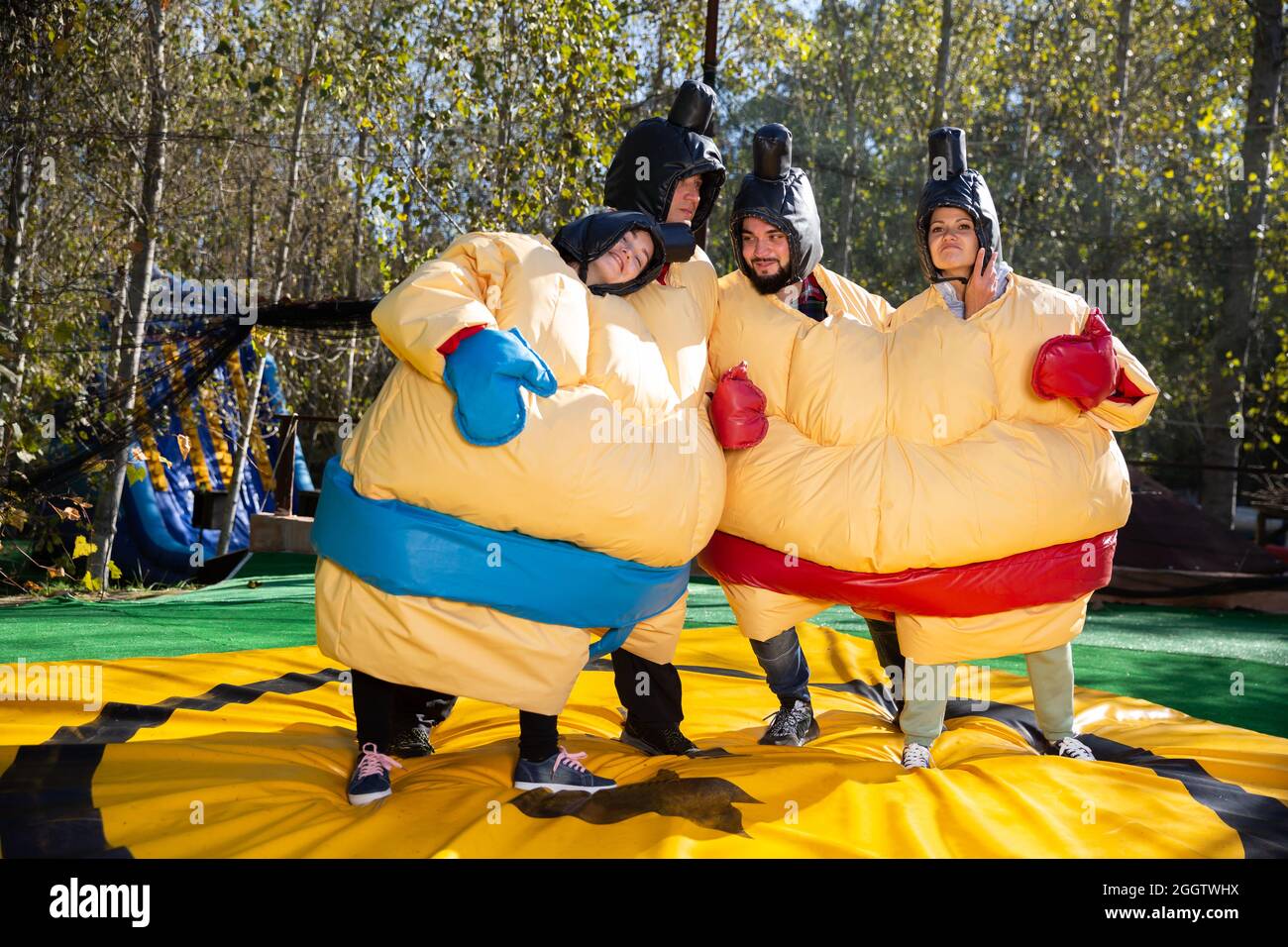 Men and women dressed as sumo wrestlers Stock Photo - Alamy
