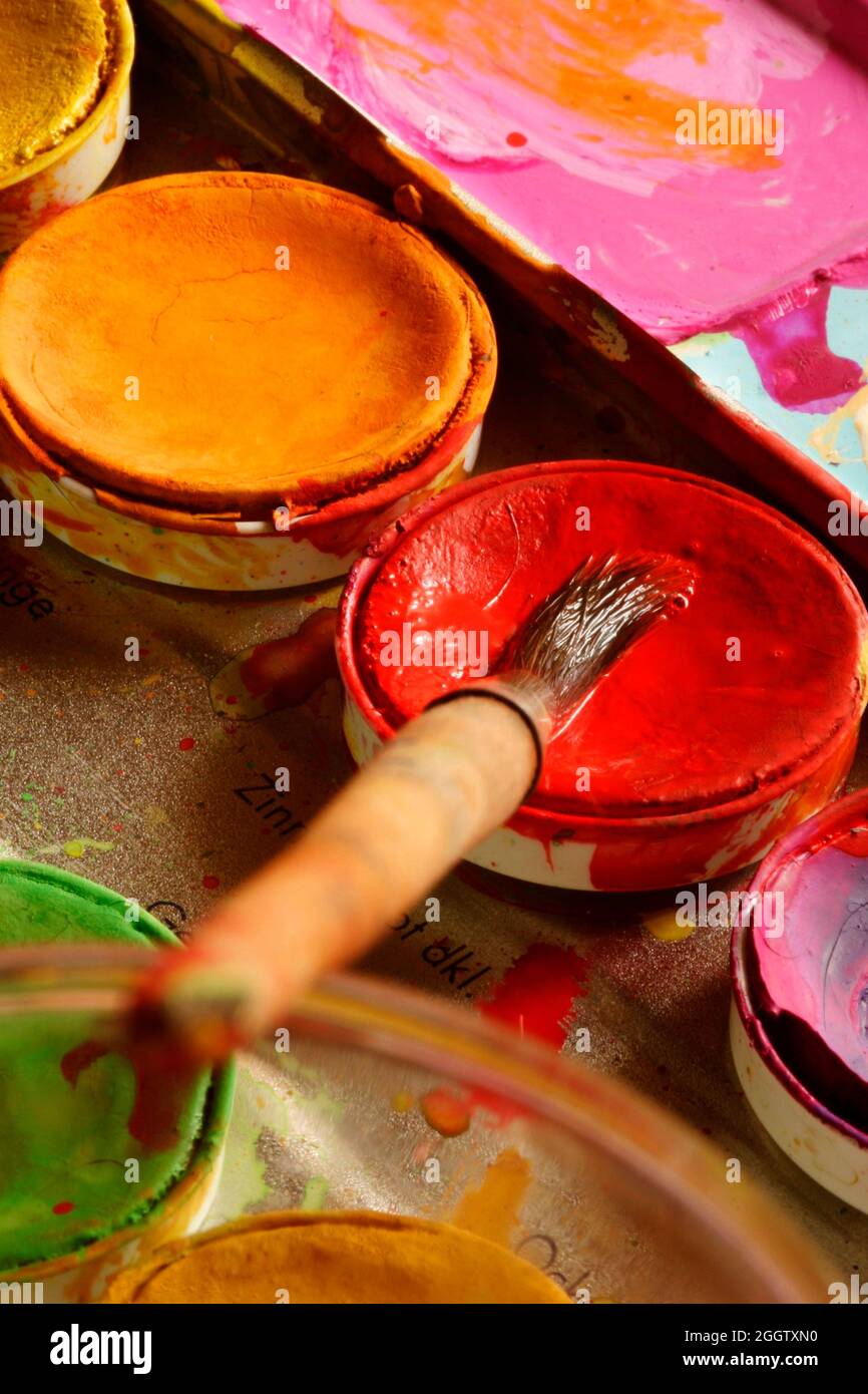 used paint box Stock Photo - Alamy