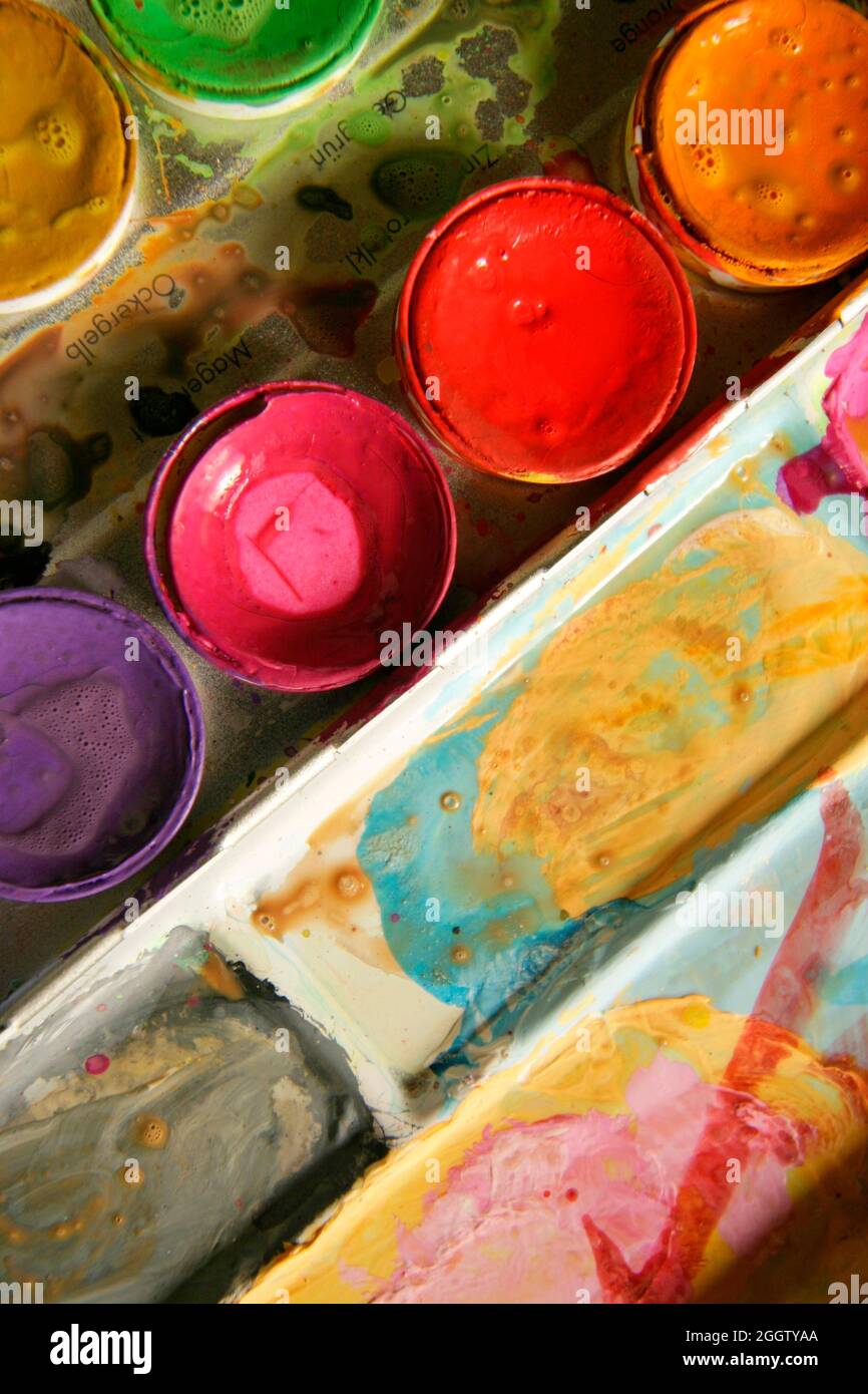 used paint box Stock Photo - Alamy